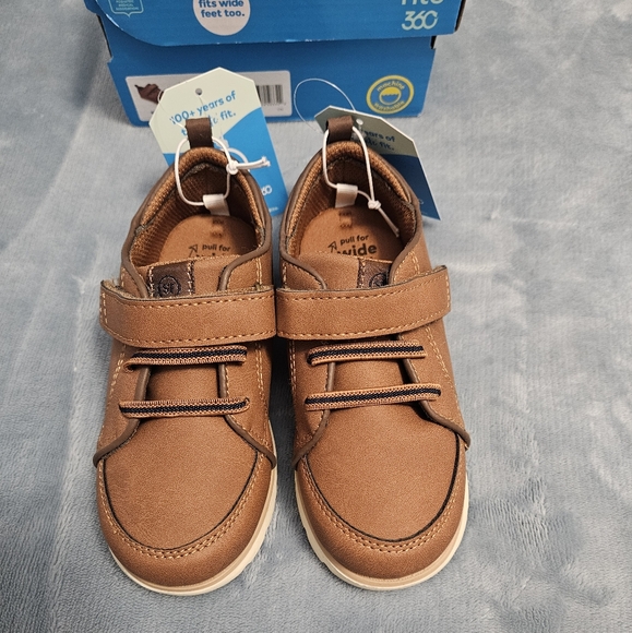 Stride Rite | Shoes | Stride Rite 36 Ethan Sneaker | Poshmark